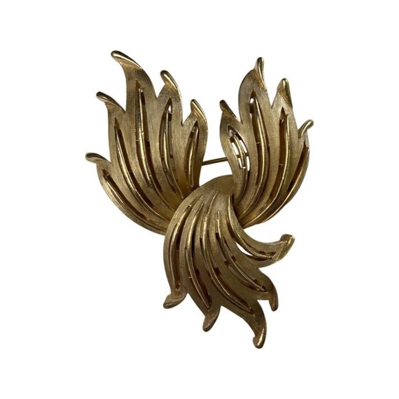 Trifari | Jewelry | Vintage Trifari Gold Tone Brooch 3 Flame Design ...